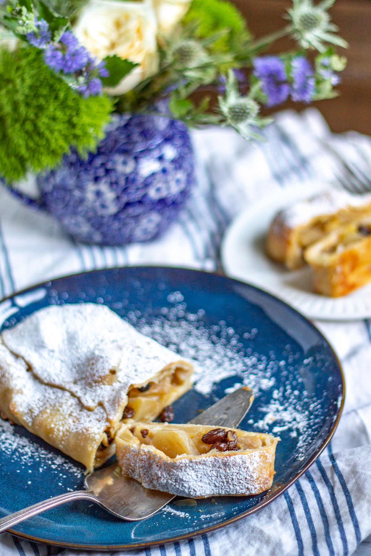 German Apple Strudel - thekittchen