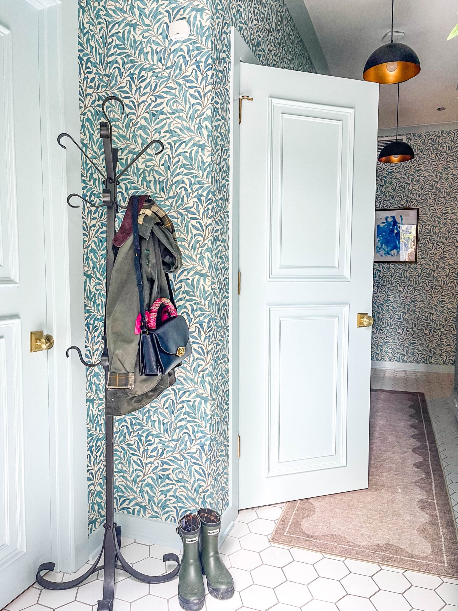 Cottage-Core Inspired Entryway Design - thekittchen